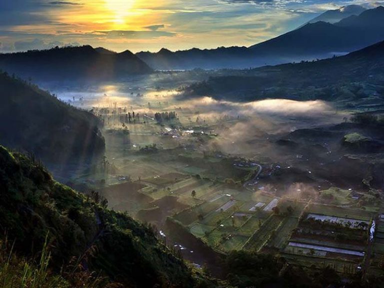 Sunrise in Hidden Pinggan Village – Bali Sunrise Trekking